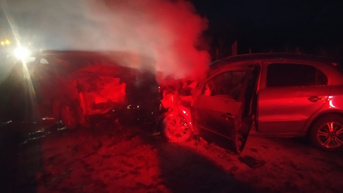 Jovem morre após colisão frontal entre dois carros na PI-142, no Sul do ...
