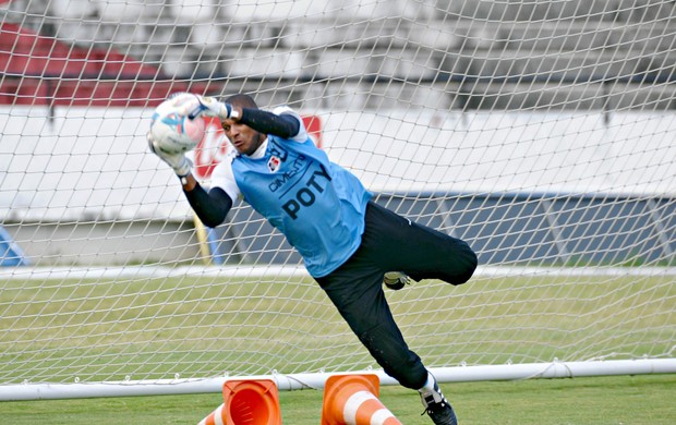 Tiago Cardoso está em alta com Raul e Everton Sena no time do Santa ...