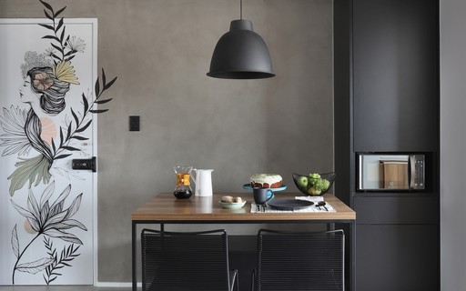 Décor do dia: sala de jantar com paleta de cores escuras e mural na ...