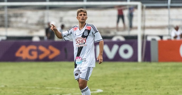 A caminho dos EUA, Adrianinho se emociona no adeus à Ponte Preta
