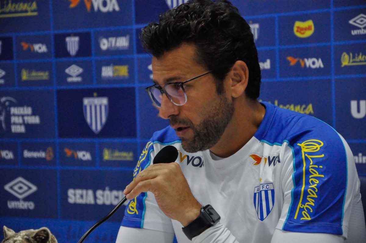 Perto do Botafogo, Valentim esconde o jogo e se concentra no duelo ...