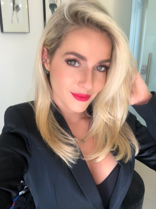 Monique Alfradique Muda O Visual Para Nova Série Quem Tv E Novelas