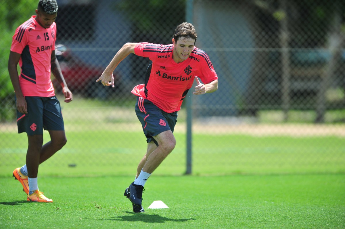 Inter prepara trabalho de readaptação para Mário Fernandes e descarta ...