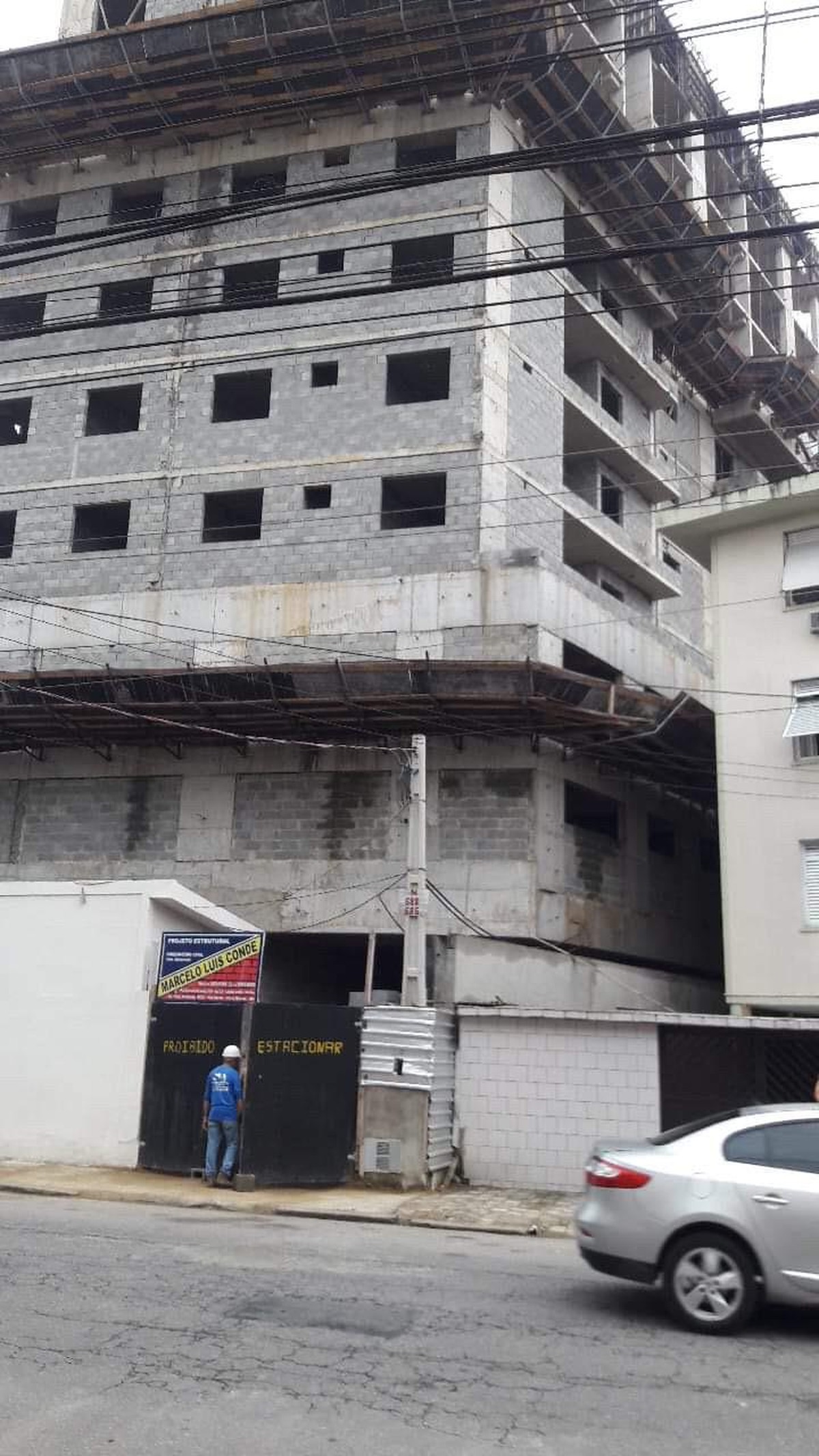 Operário sobrevive ao cair de 8º andar de prédio em construção em ...