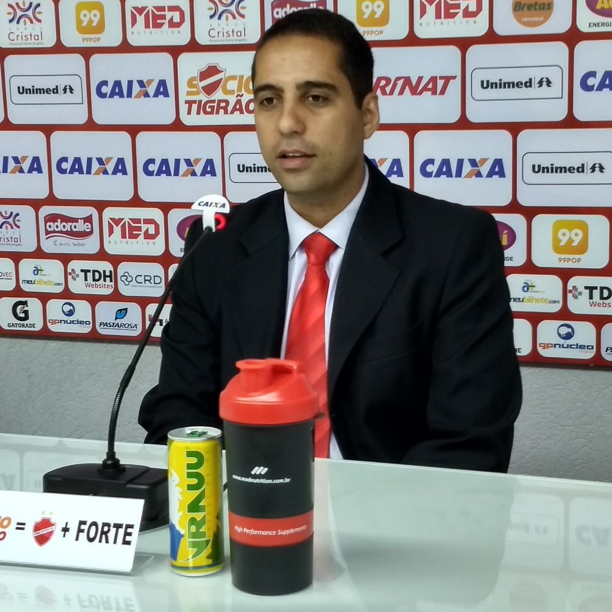 Vila Nova demite Sidiclei Menezes, e Hugo Jorge Bravo assume como novo ...