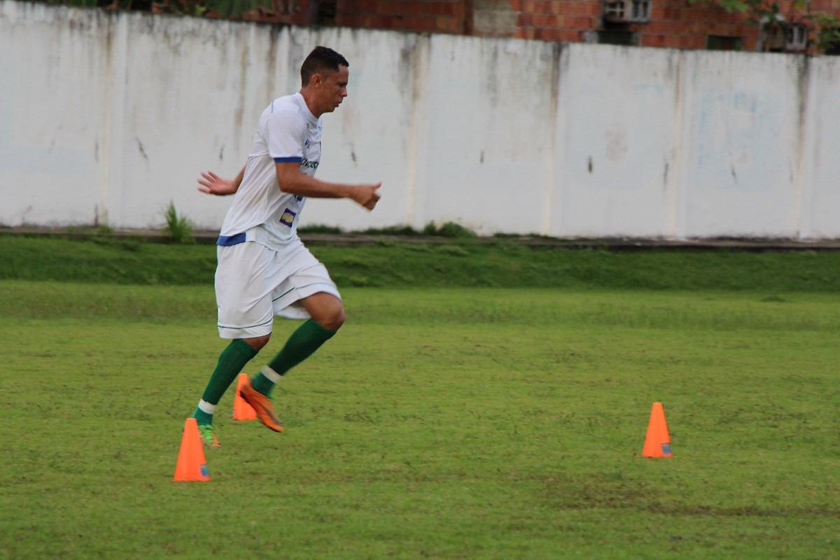 Fininho aguarda máscara para poder atuar contra o São Raimundo-PA ...