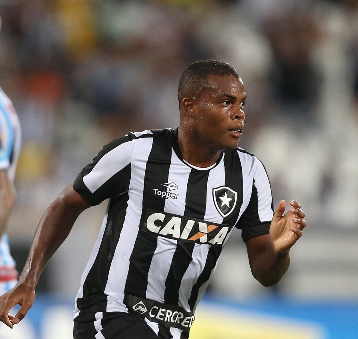 Após quase deixar o clube, Vinícius volta a marcar e vibra: "Estava ...