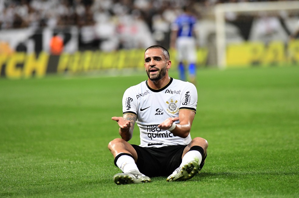 Renato Augusto fará reforço muscular para tentar jogar as quartas de ...