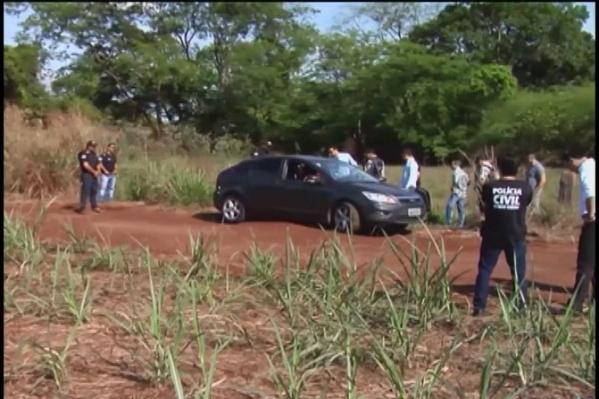 Polícia Faz Reconstituição Do Crime De Jovem Morta Após Dar Carona Pelo