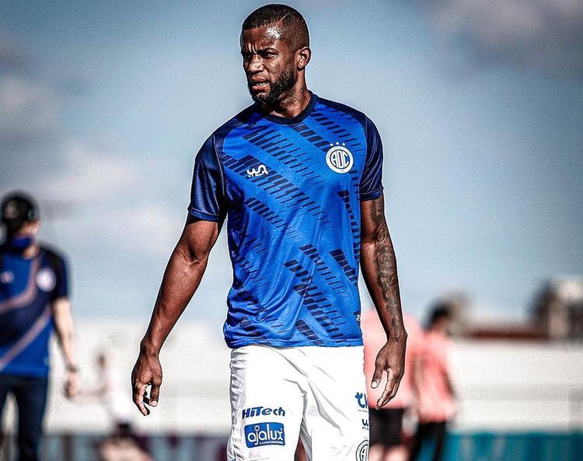 Gilberto destaca "cabeça boa" e foco do Confiança antes de confronto ...