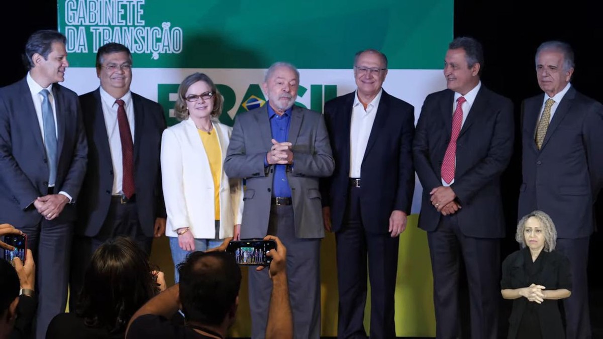 Lula anuncia 5 ministros: Haddad na Fazenda, Múcio, na Defesa, Rui ...