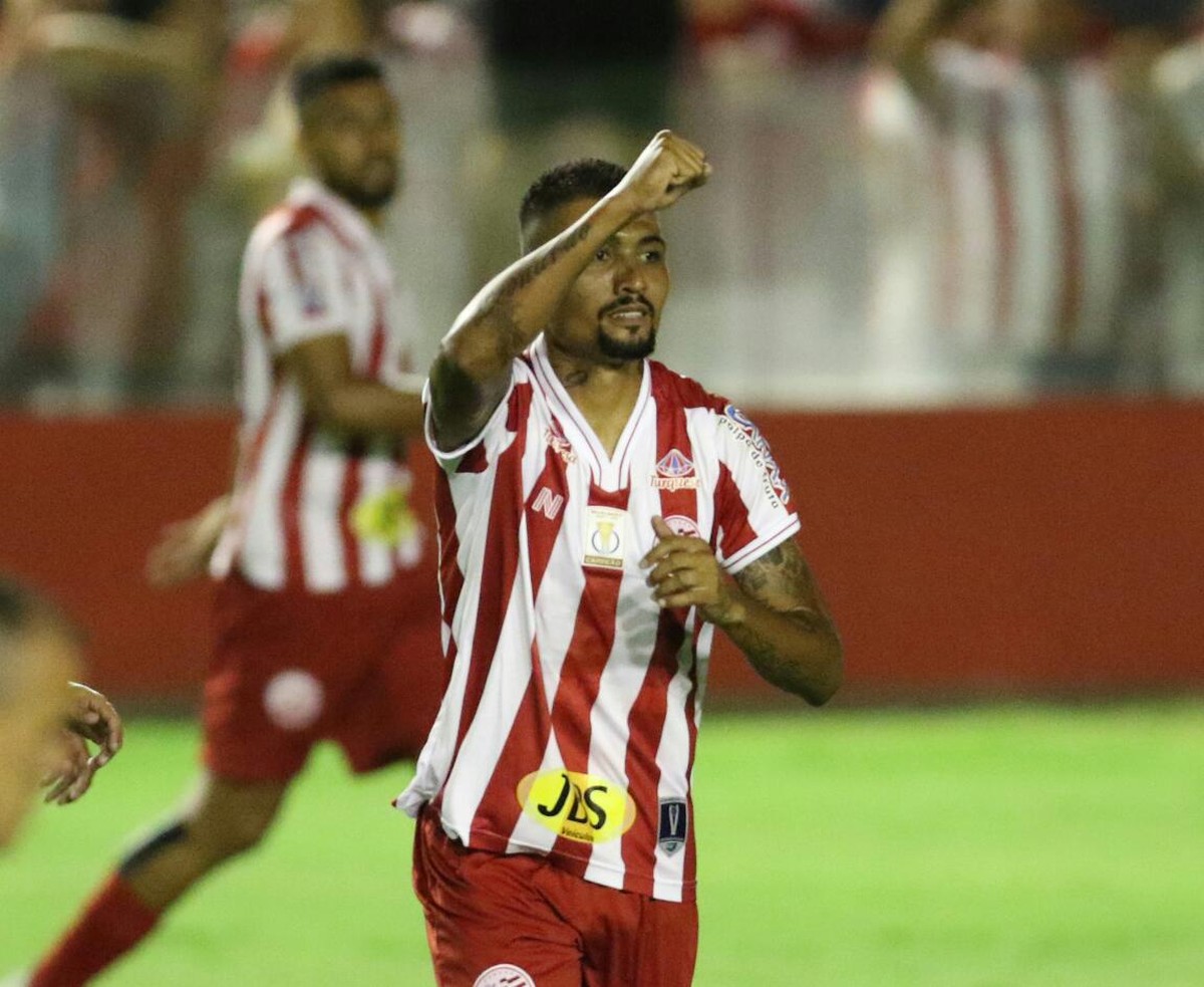 Torcedor do Fortaleza provoca e Náutico responde com fotos de Kieza ...