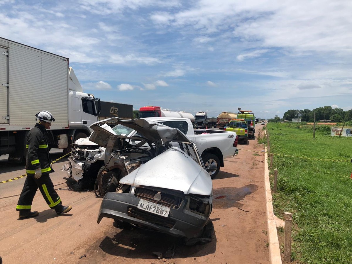 Motorista morre preso às ferragens após acidente com caminhonete em rodovia de MT | Mato Grosso | G1