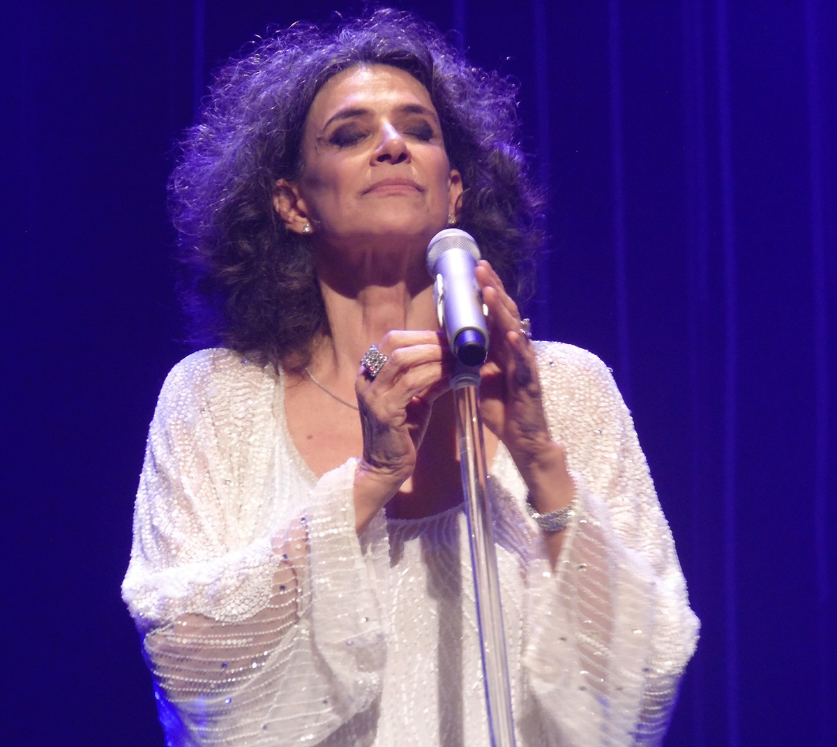 Cheia de vida, Simone canta Ivan Lins em show derivado do encontro em ...
