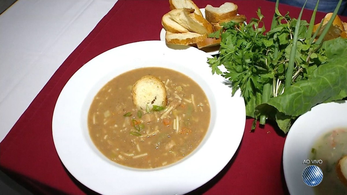 Aprenda a preparar as receitas de caldo verde e sopa de feijão; vídeo ...