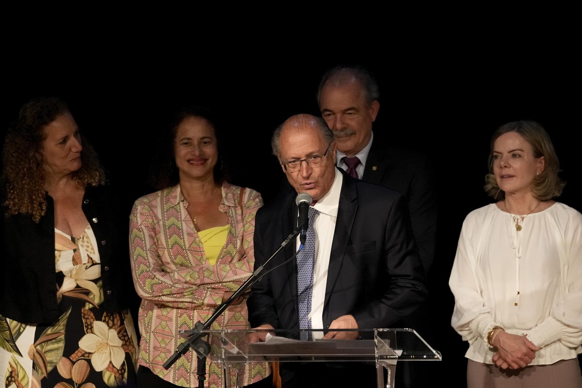 Liberal economists and former Rousseff ministers join transition team ...