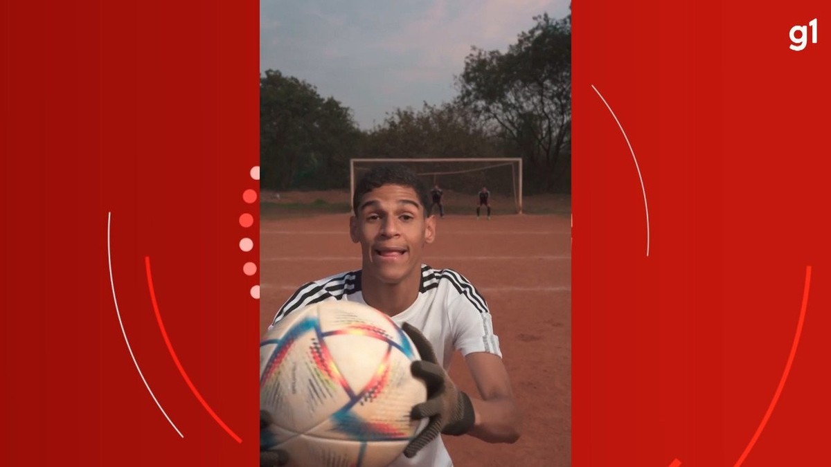 Receba: Luva de Pedreiro usa bola da Copa do Mundo para marcar golaço ...