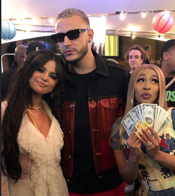 Vídeo Selena Gomez Retorna Aos Palcos Em Apresentação Surpresa Com