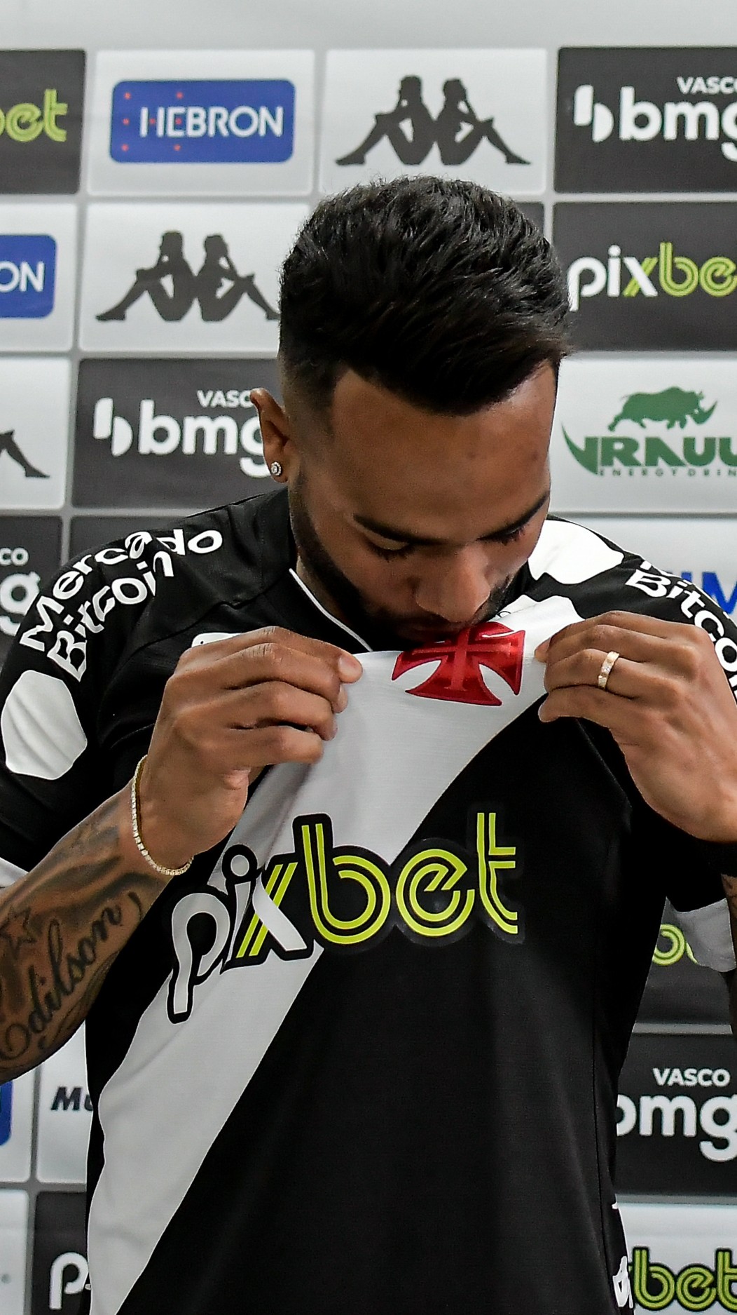 Alex Teixeira ressurge no Vasco | vasco | ge