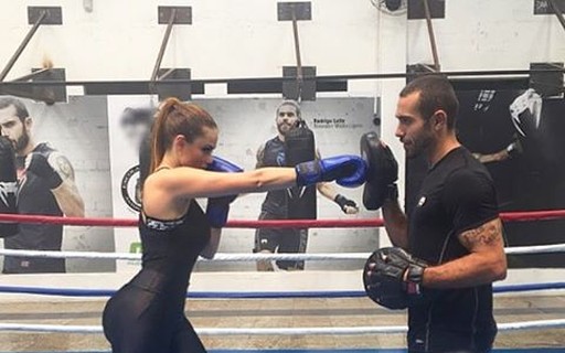 Ellen Rocche exibe curvas com look colado em aula de boxe - GQ | Musa