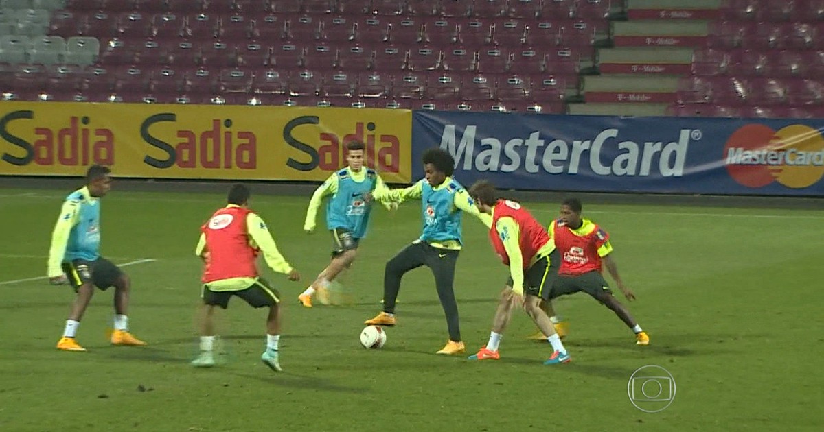 Jornal Nacional - Defesa da Seleção se destaca no início de trabalho do ...