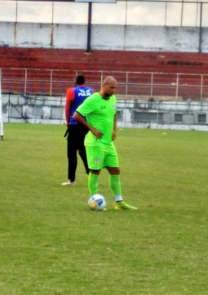 Destaque da Lusa, Edno reencontra "melhor equipe do futebol brasileiro"