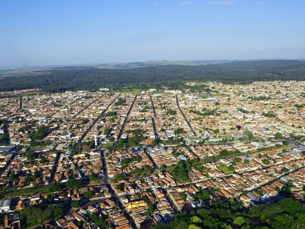 G1 - Rio Claro faz 187 anos com desfile e exposições de orquídeas e ...