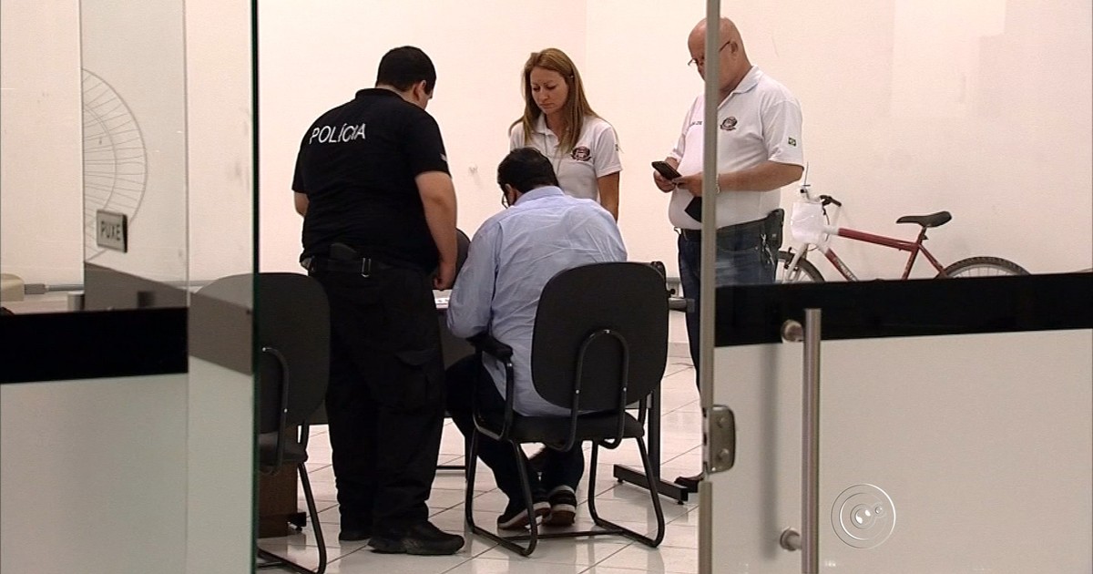 G1 - Falso médico atendeu pacientes por dois meses antes de ser preso ...