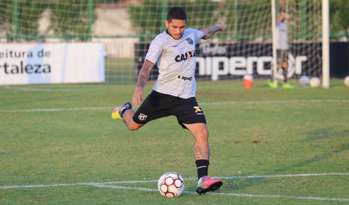 De volta: atacante Leandro Carvalho retorna ao Ceará para sequência na ...