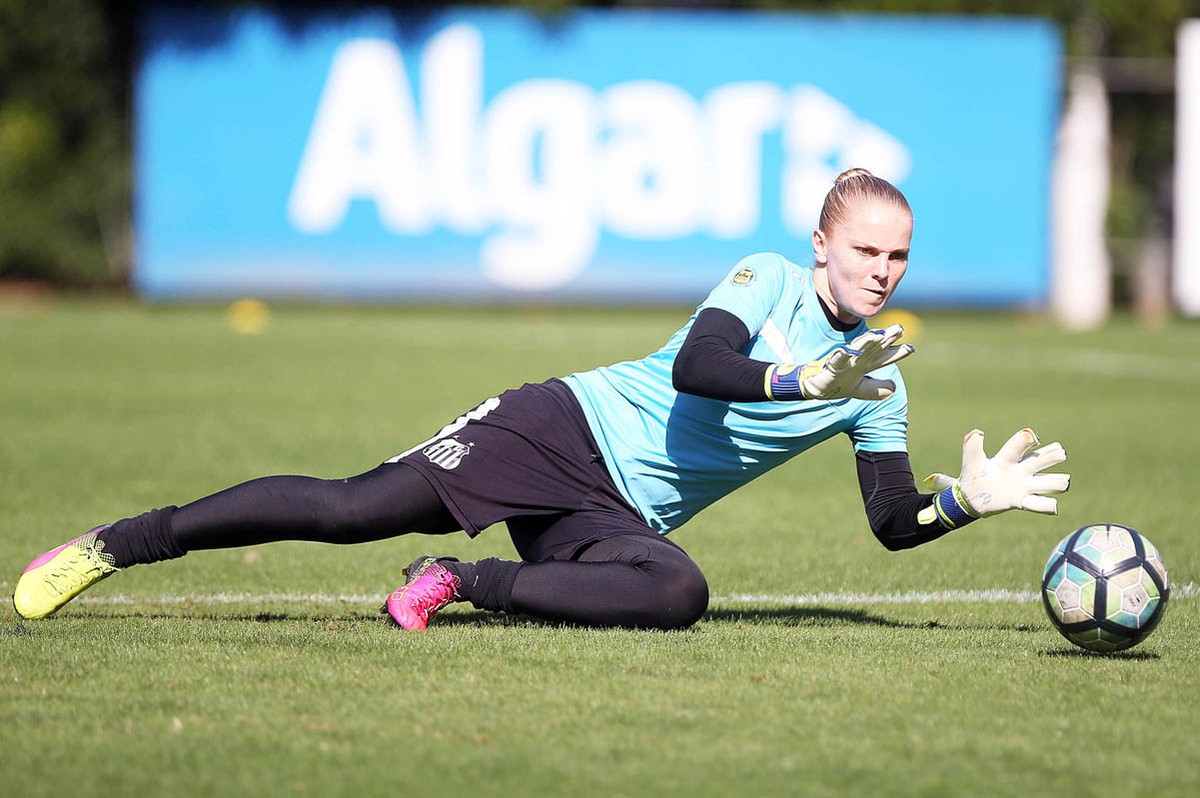 Tribuna Esporte recebe a goleira Dani Neuhaus para um bate-papo | TV ...