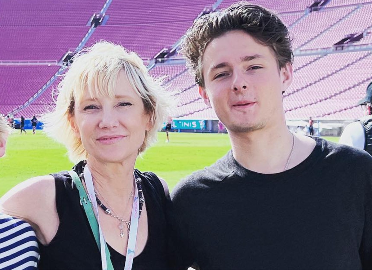 Filho de Anne Heche vence ex da atriz na Justiça e recebe controle ...