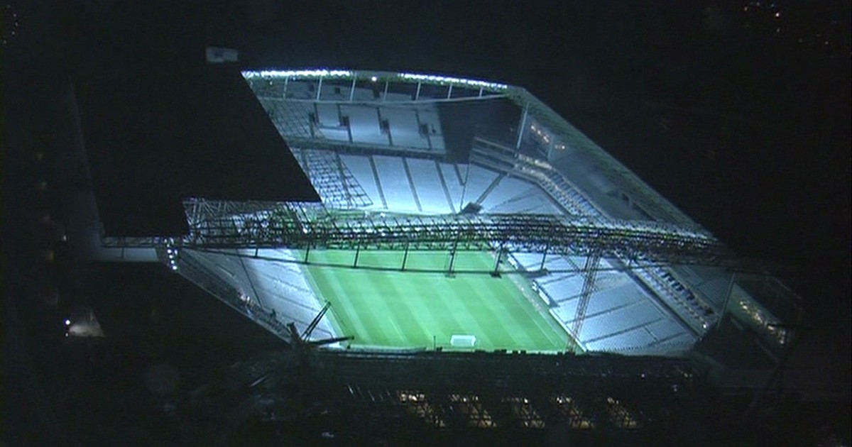 G1 - Corinthians testa sistema de iluminação de estádio em Itaquera ...