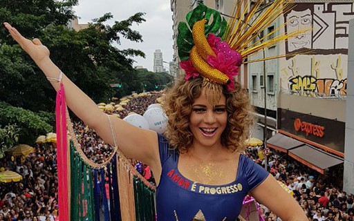 Leandra Leal leva Marie Claire para os bastidores do Bloco do Baixo ...