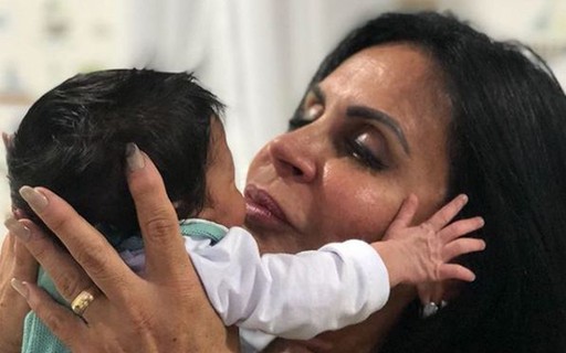Gretchen posa com o primeiro neto: "Grande emoção" - Quem | QUEM News