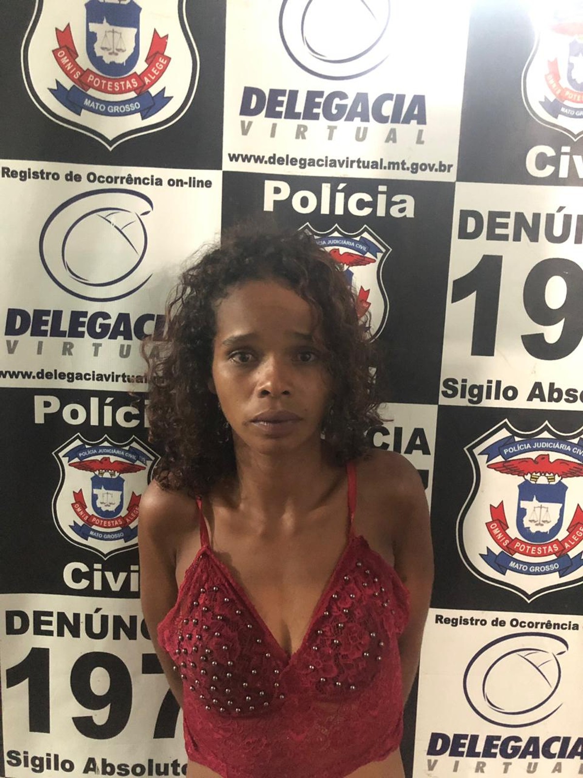 Mulher é Presa Suspeita De Ferir E Ameaçar Casal De Idosos Com Faca