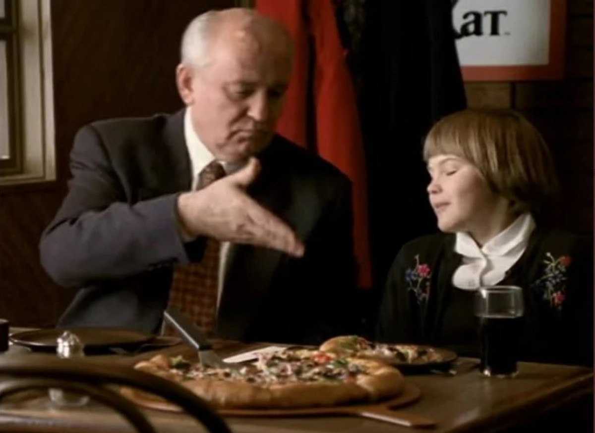 De garoto-propaganda de pizzaria americana à imprensa livre: os anos de ...