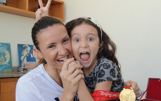 No Dia das Mães, Maurren leva filha Sophia como talismã ao GP de Belém ...