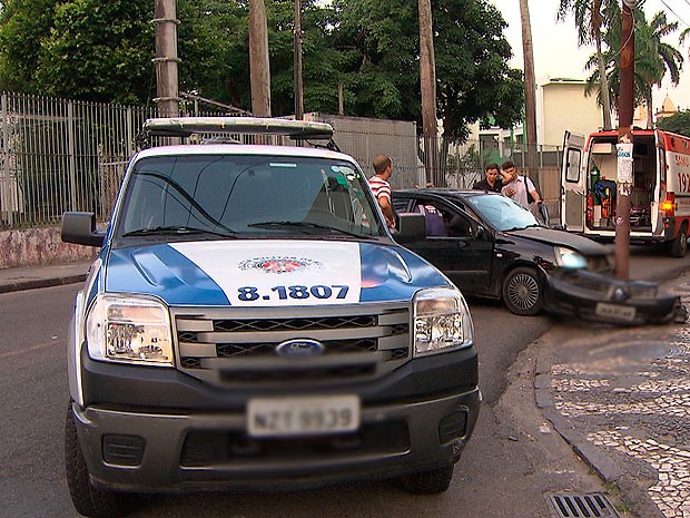G1 - Batida contra poste deixa cinco feridos na Av. Joana Angélica ...