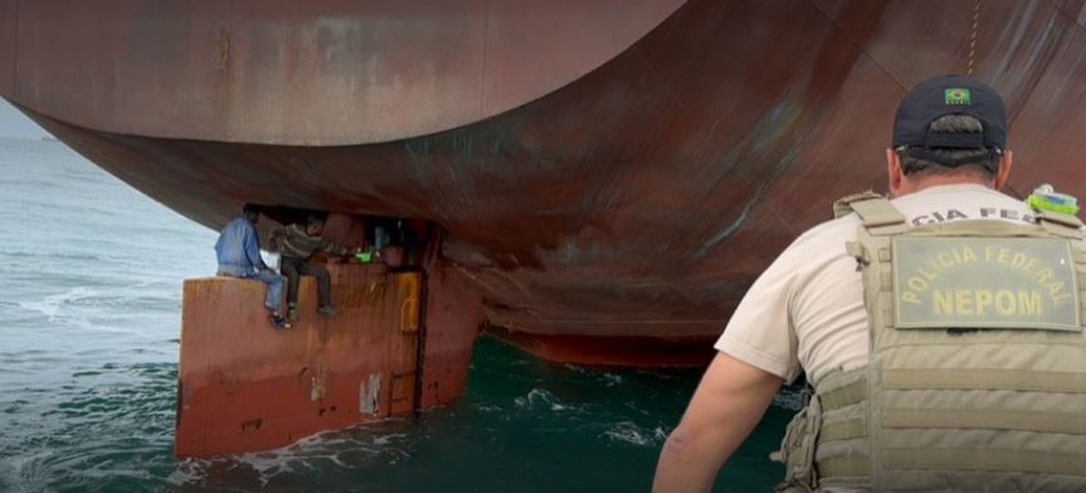 Após pedido de refúgio, dois nigerianos que chegaram em leme de navio ...