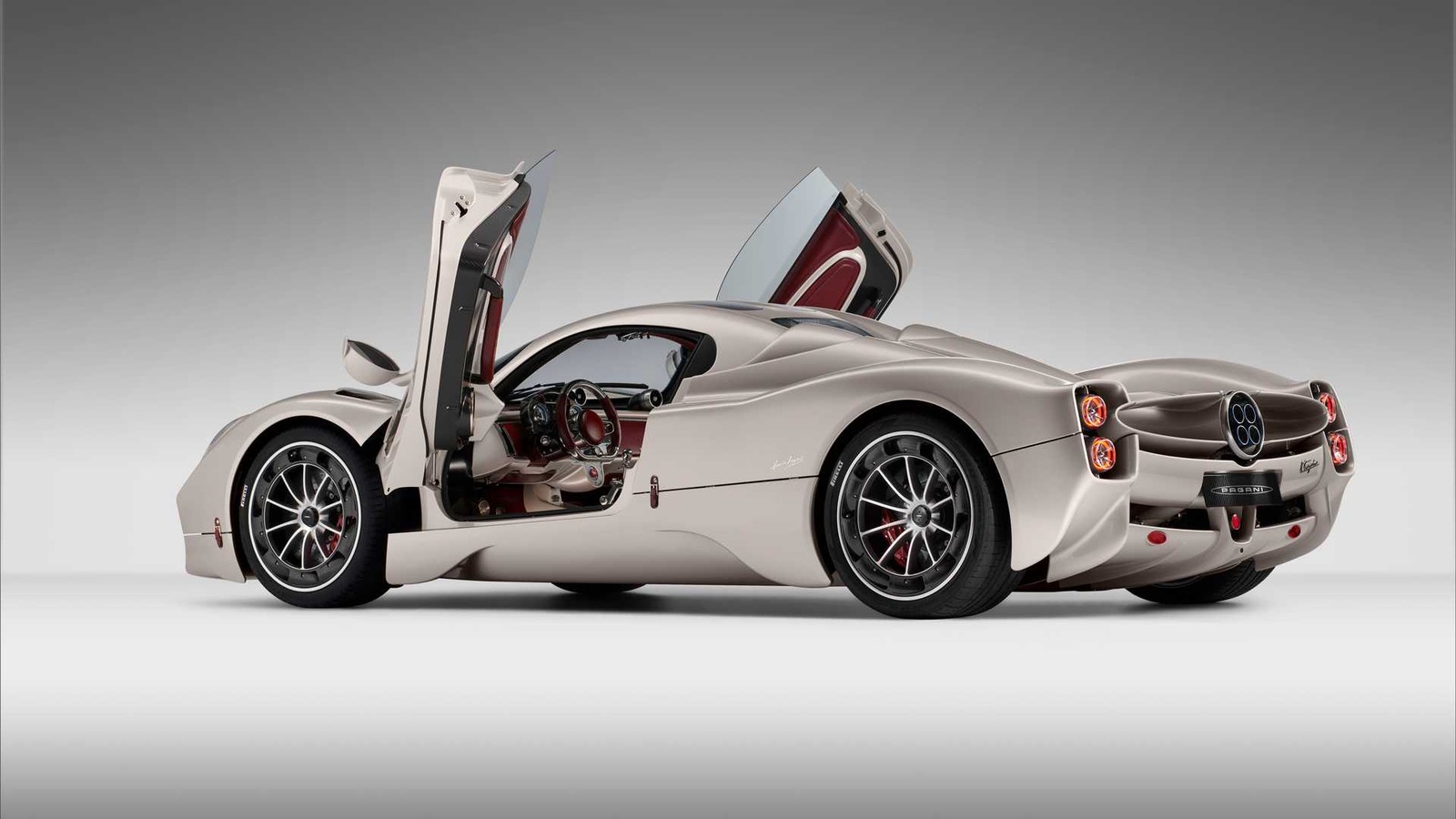 Novo Pagani Utopia tem 860 cv, câmbio manual e acelera como um carro de ...