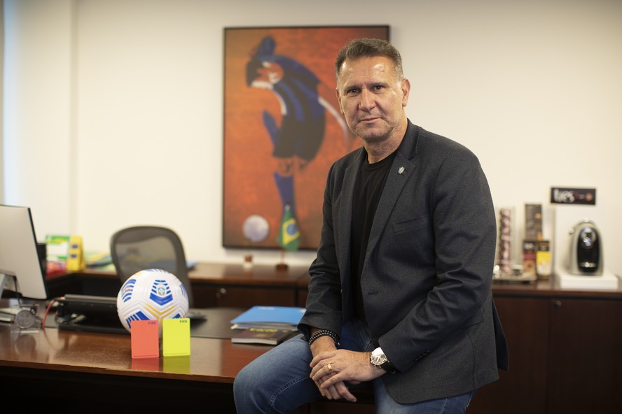 'O árbitro de futebol é um ser que tem uma casca muito grossa', diz ...