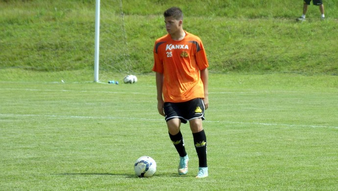 Matheus pede atenção ao Tigre na estreia da Copa BR: "Evitar tomar gol"