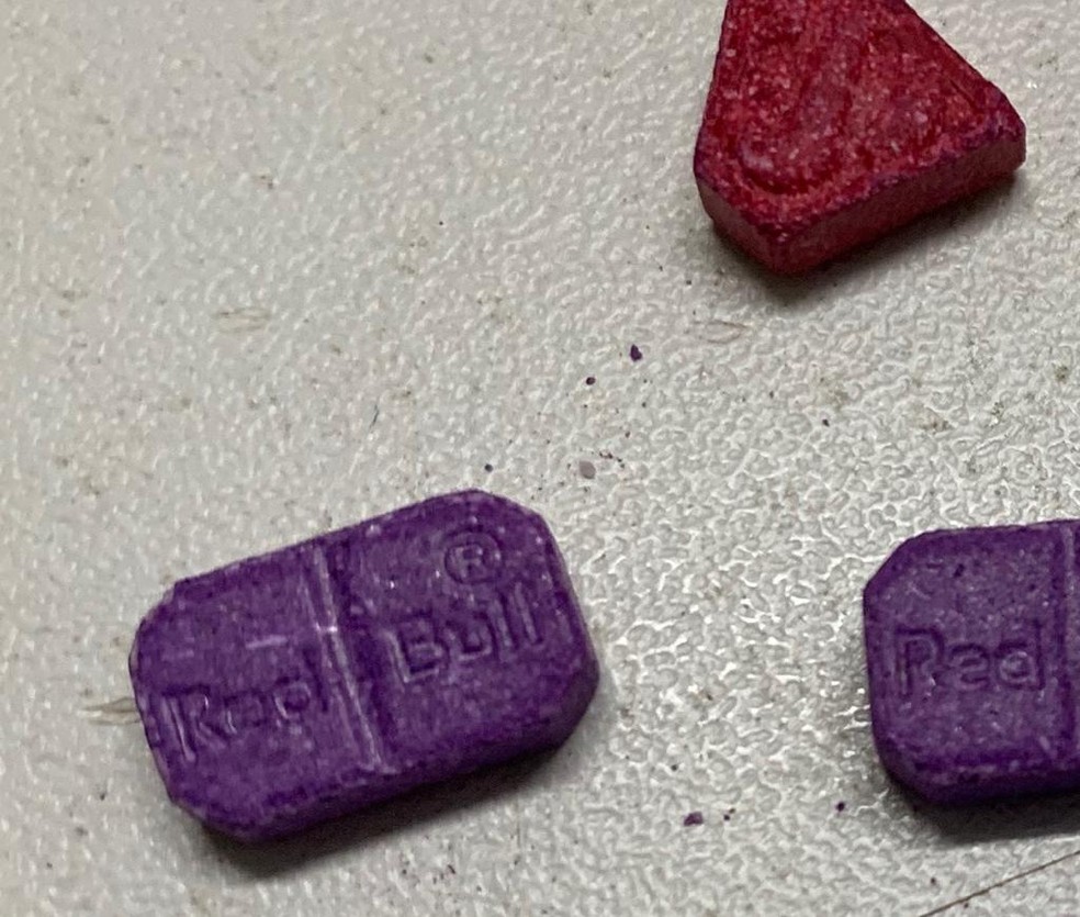 Polícia prende dois traficantes que vendiam drogas em banheiro de festa ...