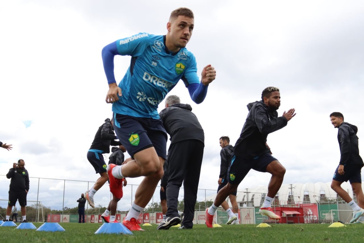 Cuiabá treina no CT do Inter e encerra preparação para duelo contra o ...