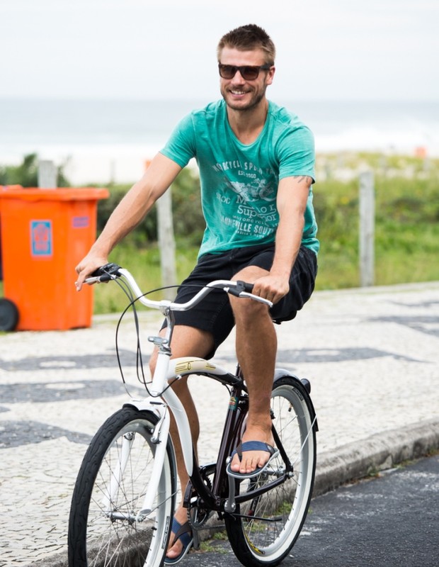 Rodrigo Hilbert posa para campanha de Dia dos Pais - ÉPOCA | Bruno Astuto