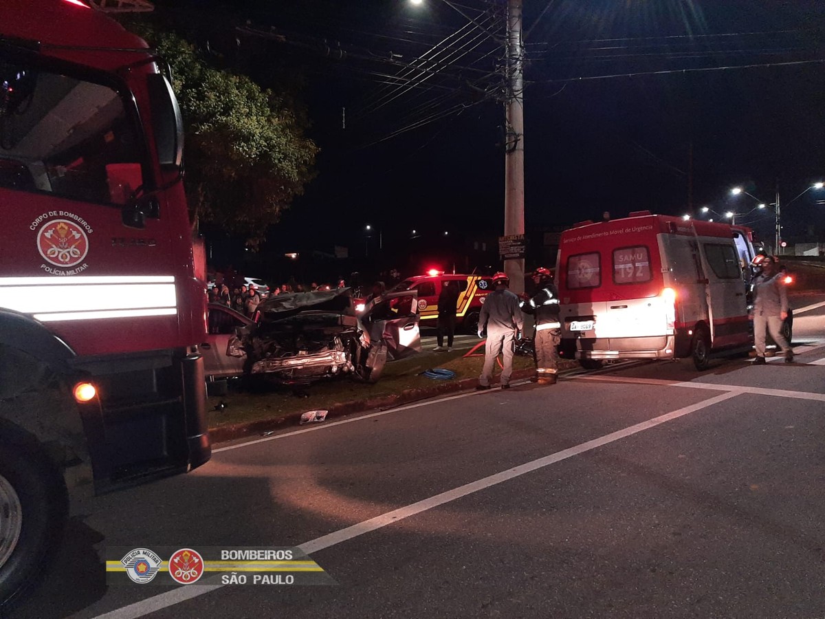 Mulher de 34 anos morre após carro bater em muro em São José dos Campos | Vale do Paraíba e ...