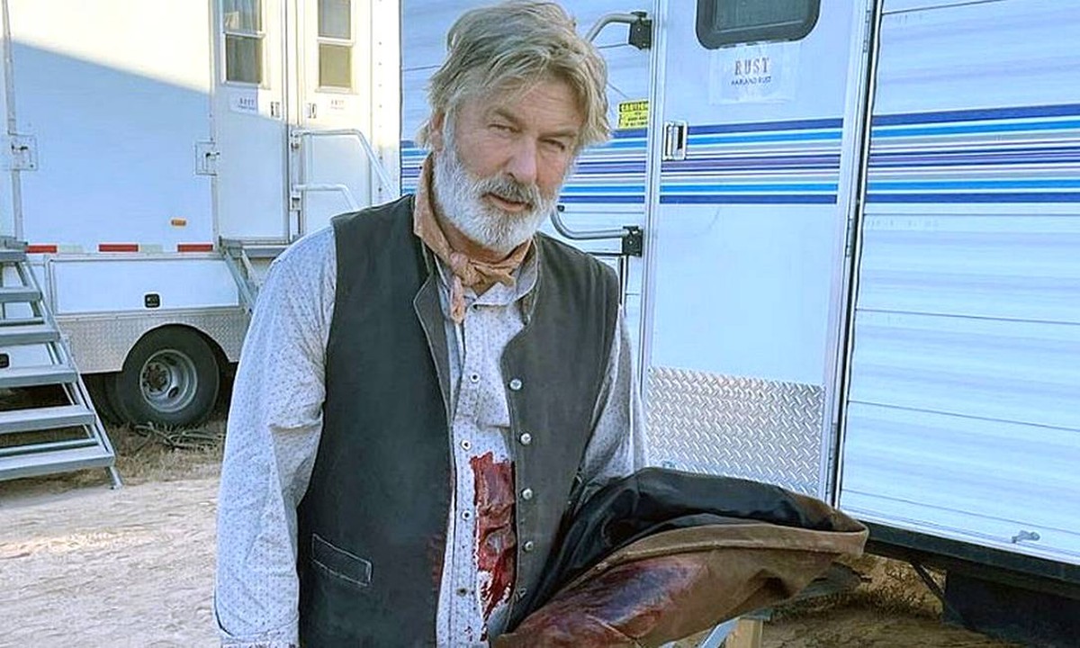 FBI: Gatilho da arma que matou diretora de 'Rust' foi acionado, ao ...