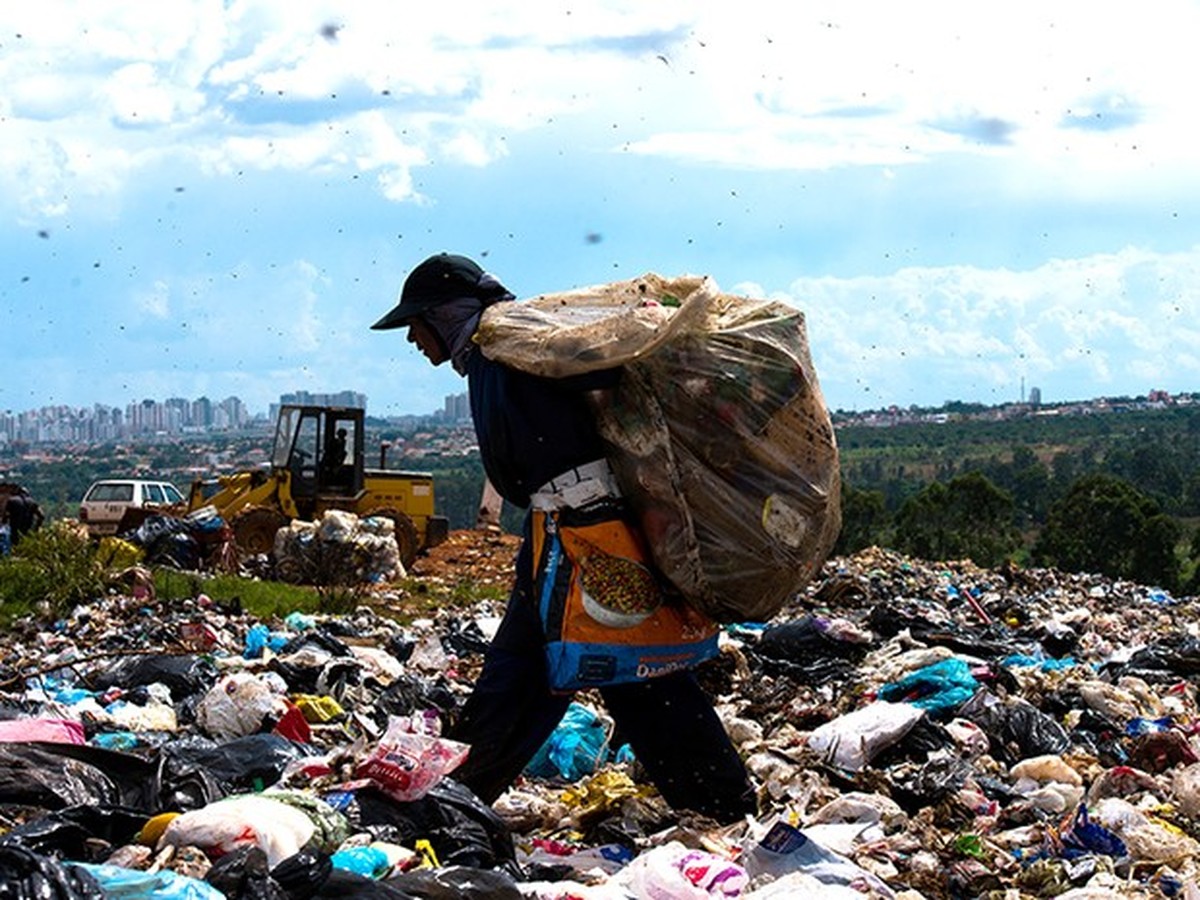 Em 2016, 24,8 milhões de brasileiros viviam na miséria, 53% a mais que ...