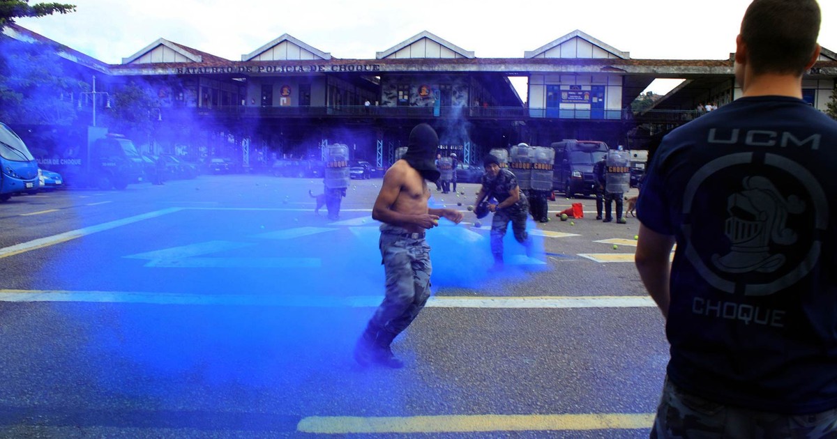 G1 - Choque treina com polícia francesa para atuar em manifestações no ...