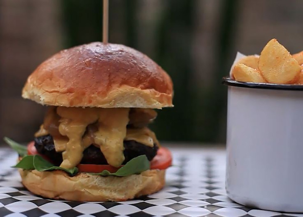 É hora de escolher o finalista da quinta enquete do Super Mega Burguer ...
